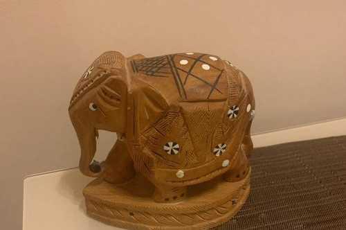 Слон из индии деревянный