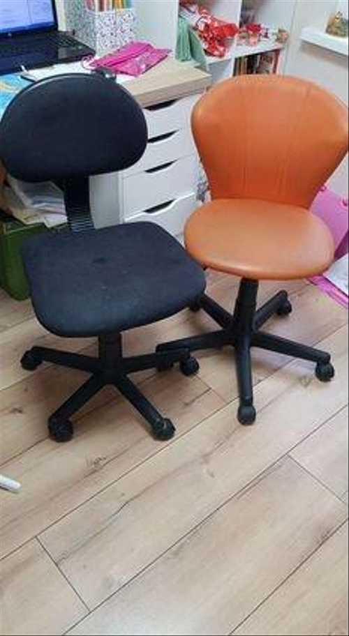 Дизайнерское компьютерное кресло на колесиках