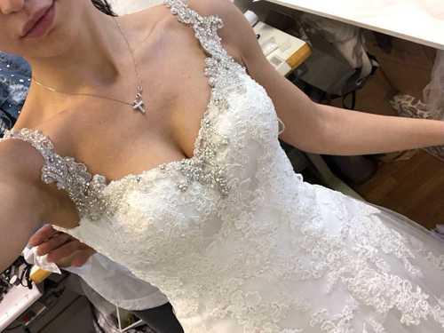 Новое свадебное платье с бирками La Sposa и фатой