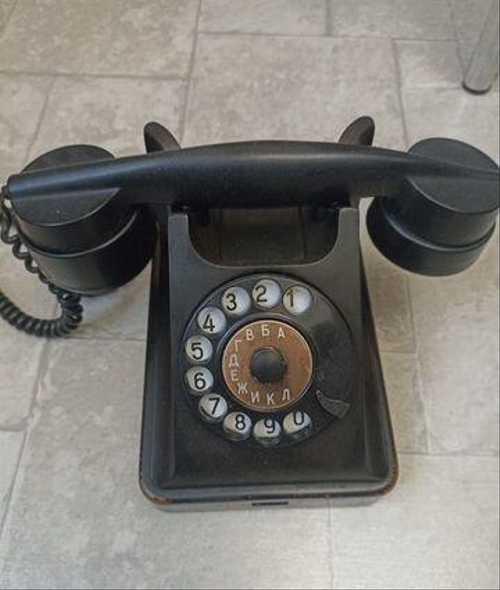 Старинный телефонный аппарат
