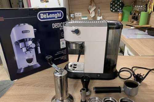 De'Longhi рожковая кофеварка EC685.W