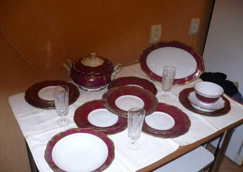 Набор столовой посуды из фарфора