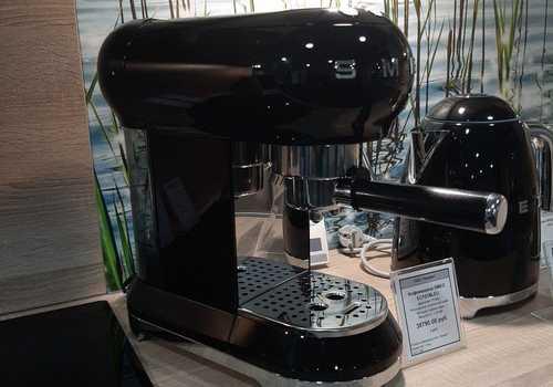 Кофеварка Smeg Ecf01
