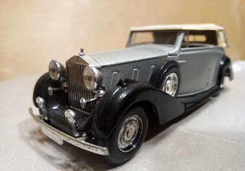 Rolls Royce Phantom III 1939 1:43 Solido