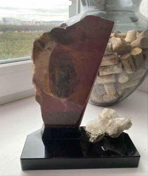 Сувенир настольный камень