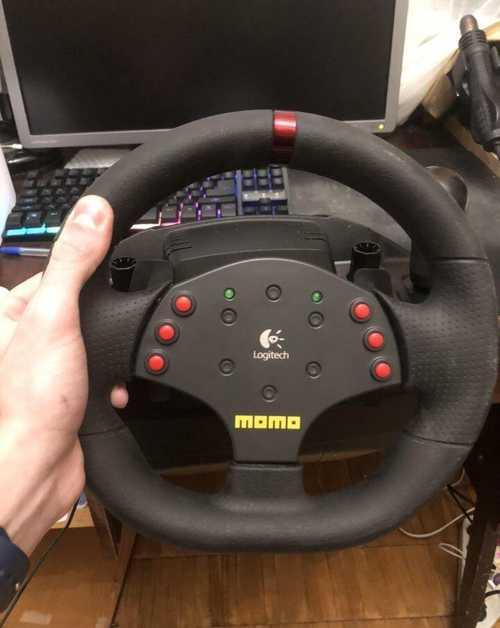 Игровой компьютерный руль Logitech momo