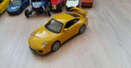 Porsche 911 GT2 (yellow)