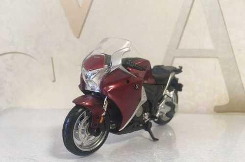 Модель мотоцикла maisto Honda VFR 1200 1:18