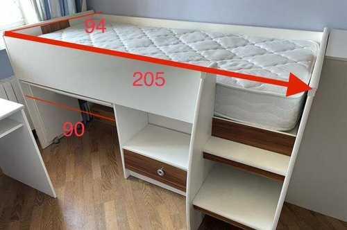 Кровать-чердак с выездным столиком / комната школь