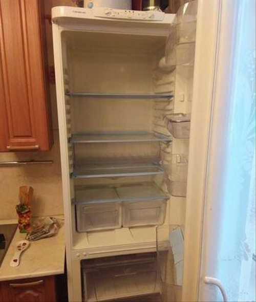 Холодильник Indesit C240G