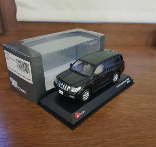 Land Cruiser 200 RHD Black 1/43 Jcollection