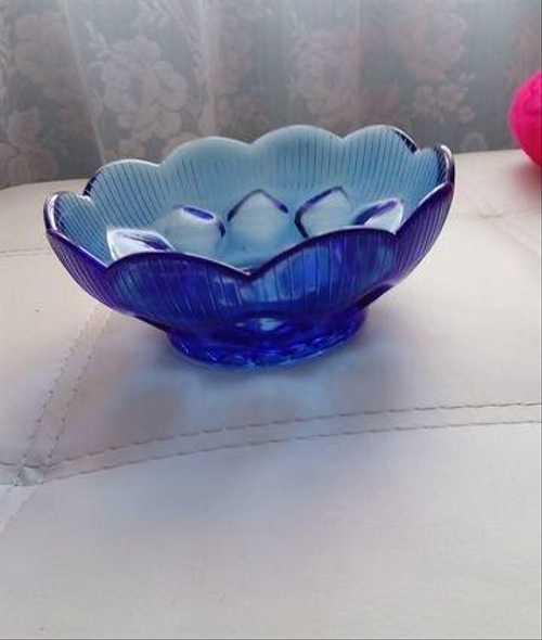Салатница, конфетница, вазочка СССР синее стекло