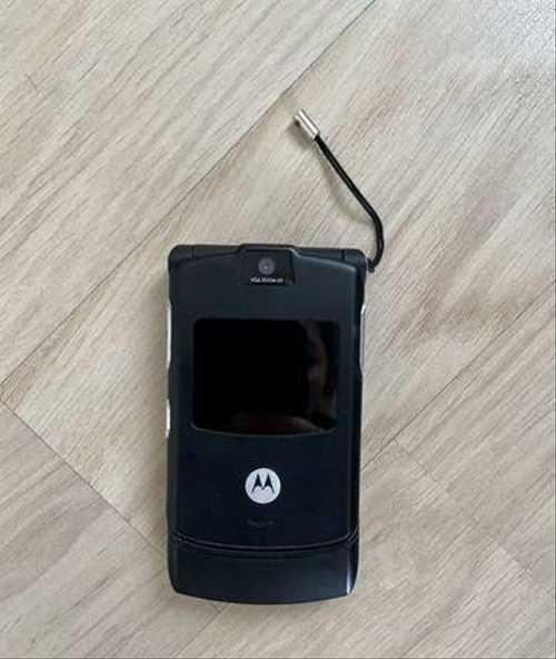 Телефон раскладушка motorola razr v3 черный