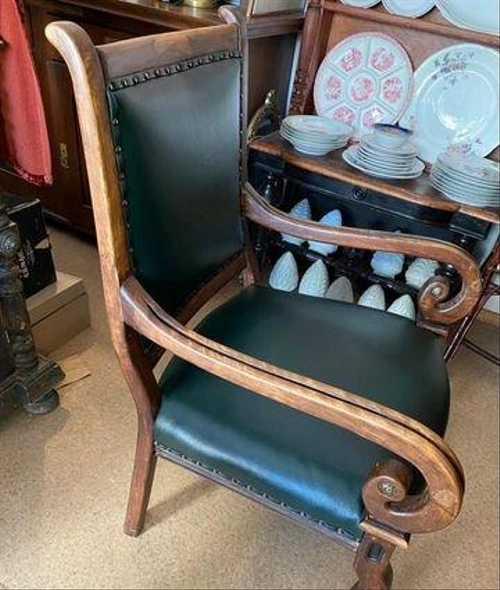 Кресло антикварное дубовое