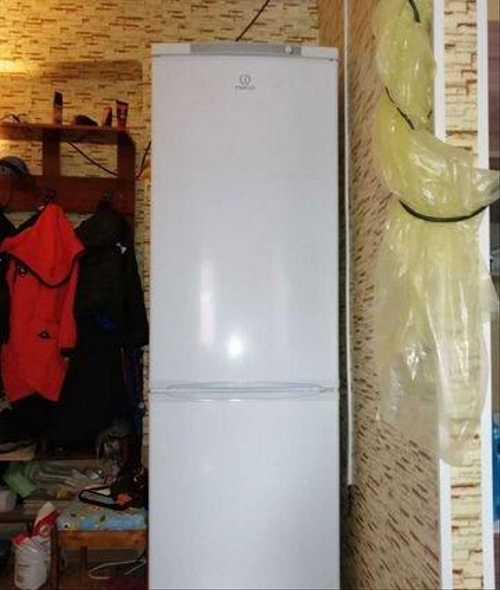 Холодильник двухкамерный Indesit SB185