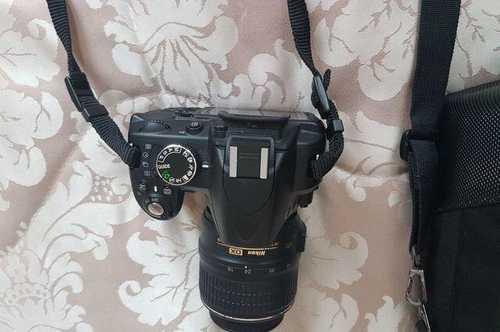Фотоаппарат Nikon D3100 с защитным чехлом и объект