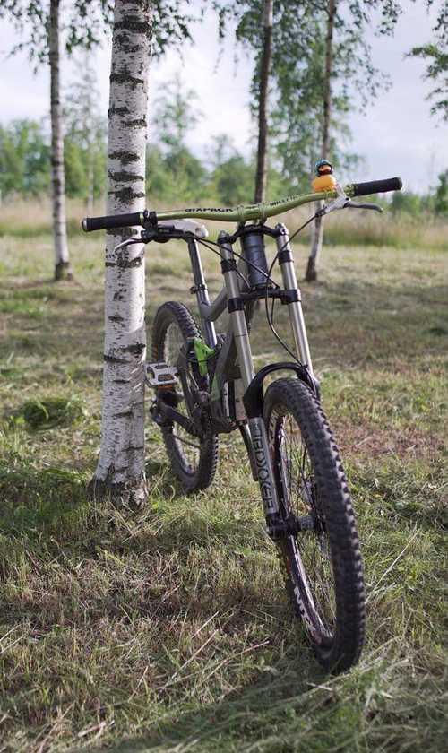 Giant Glory DH 2009 Даунхилл двухподвес