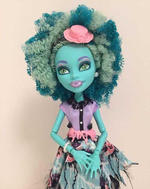 Кукла Monster High Хани Свомп