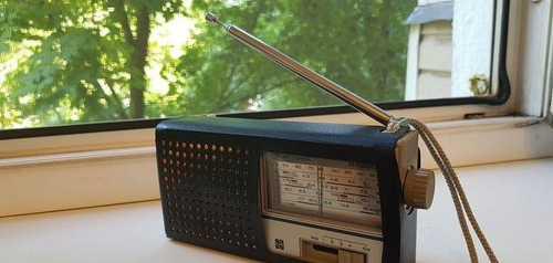Карманный ретро-радиоприемник National R-299