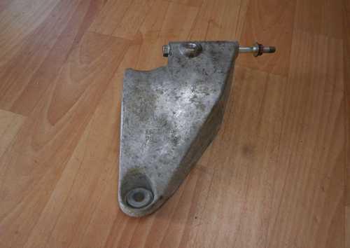 Кронштейн генератора Daewoo Nexia 1.6 16V F16D3