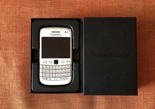 Телефон BlackBerry 9790