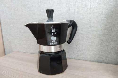 Гейзерная кофеварка Bialetti Moka Express 3 чашки