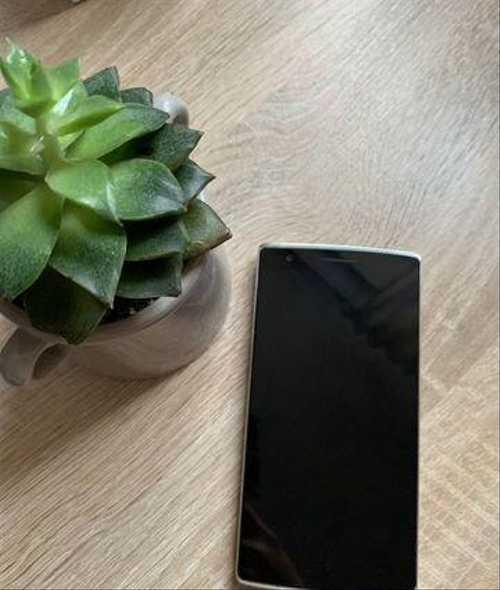 Телефон OnePlus One