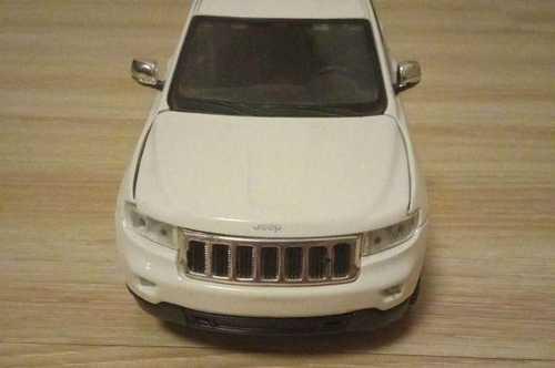 Jeep grand cherokee модель maisto 1/24