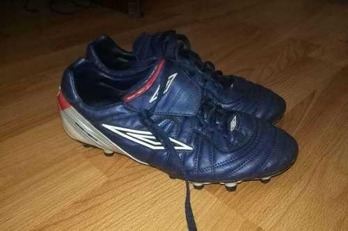 Футбольные бутсы umbro