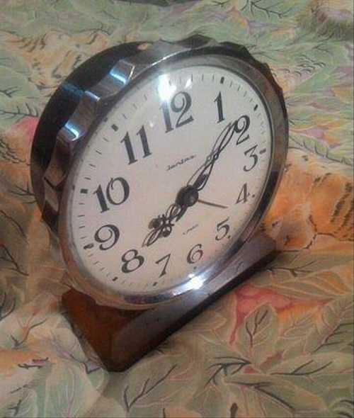 Настольные часы будильник Янтарь 14 редкие