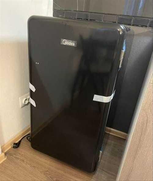 Новый холодильник в ретро стиле