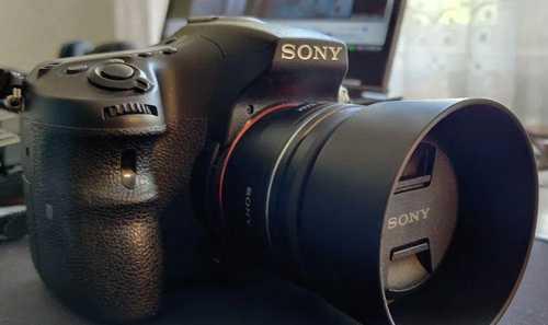 Sony Alpha 77-II + Sony DT 35mm