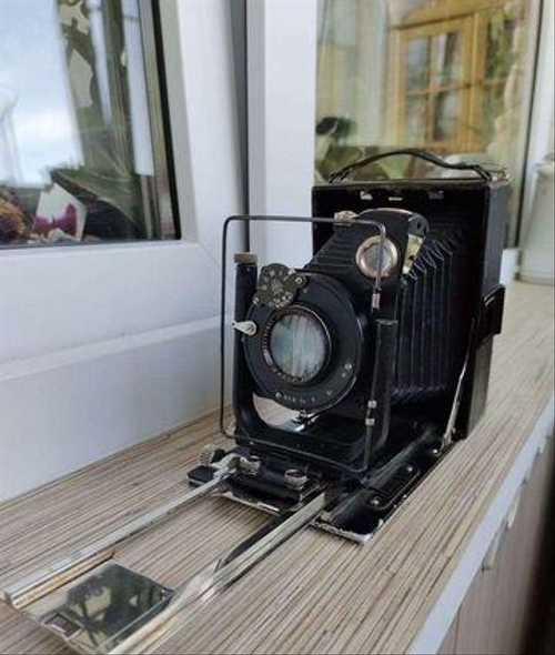 Старинный фотоаппарат