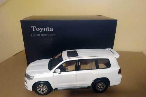 Модель Toyota Land Cruiser 200 1:18