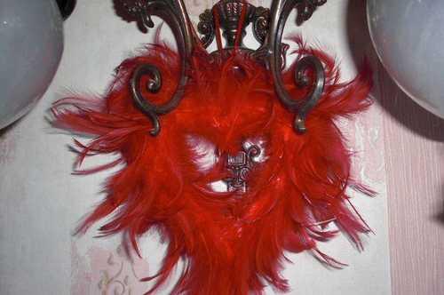 Сердце из перьев декор в дом безделушка