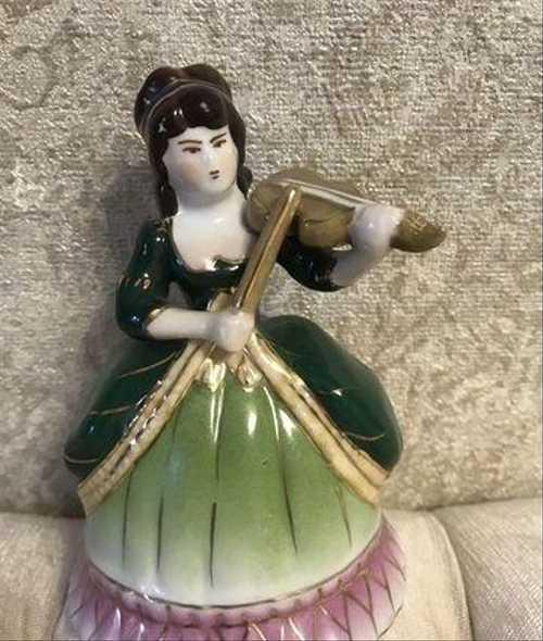 Статуэтка фарфор дама со скрипкой