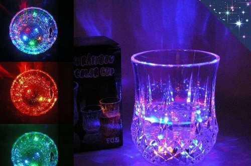 Светящийся стакан с датчиком воды разноцветный
