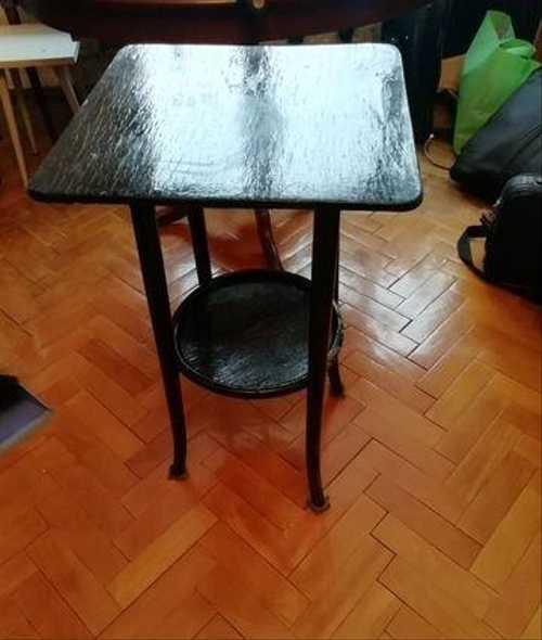 Старинный антикварный столик