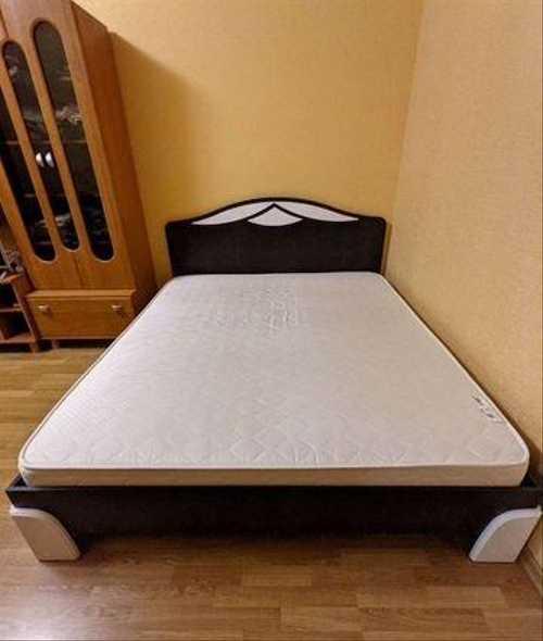 Кровать с матрасом 160х200 бу