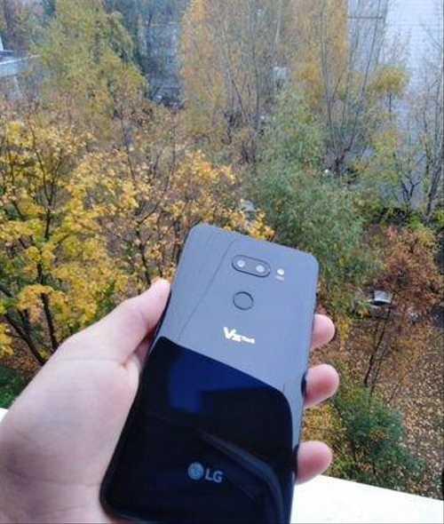 Телефон LG V35 thinq
