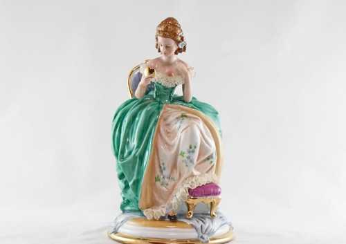 Фарфоровая статуэтка Девушка с зеркалом Albertini