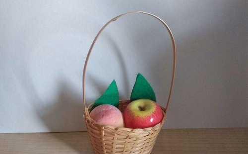 Декоративная корзинка с фруктами