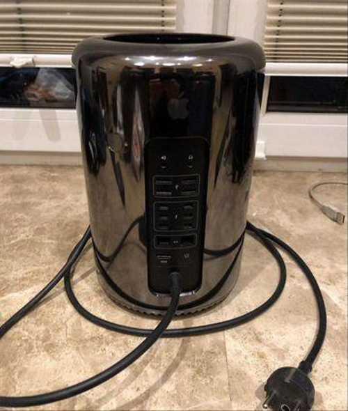 Apple Mac Pro, 6 ядер, 32Gb, SSD 960Gb, D500