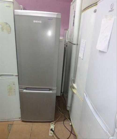 Холодильник Веко компактный и серый б/у в Омске