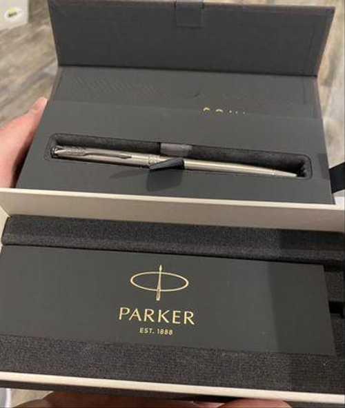 Шариковая ручка Parker Sonnet в подарочной упаковк
