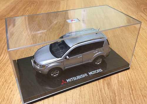 Mitsubishi Outlander XL новый коллекционная модель