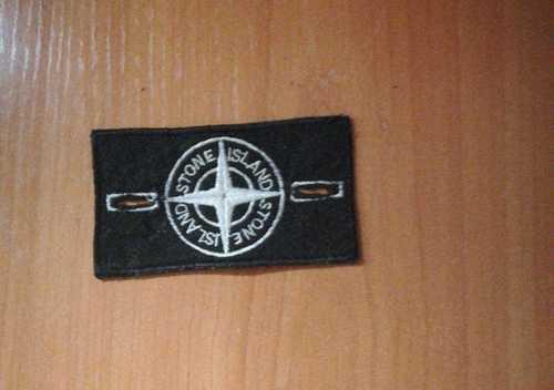 Фото патча stone island