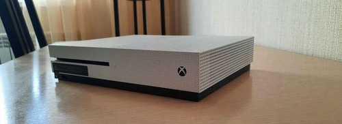 Xbox ONE S С двумя геймпадами