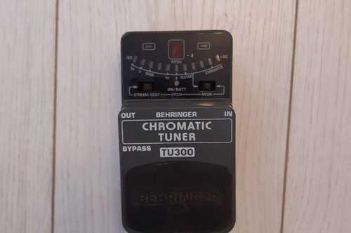 Гитарная педаль Behringer TU300 Chromatic Tuner