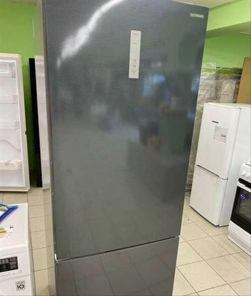 Холодильник с морозильником Hyundai CC4553F новый